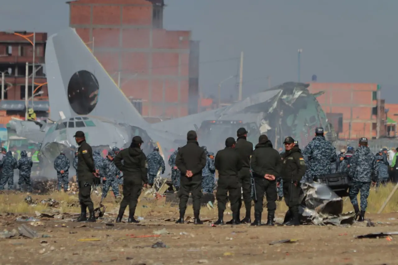 Personas retornan al lugar del siniestro aéreo para buscar dinero tras ...